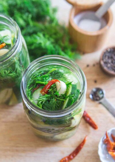 Garlic Dill Pickles - Homemade {Spicy} Garlic Dill Pickle Recipe