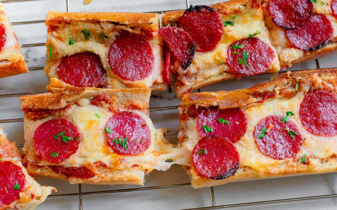 Garlic Pizza Bread - Running to the Kitchen®
