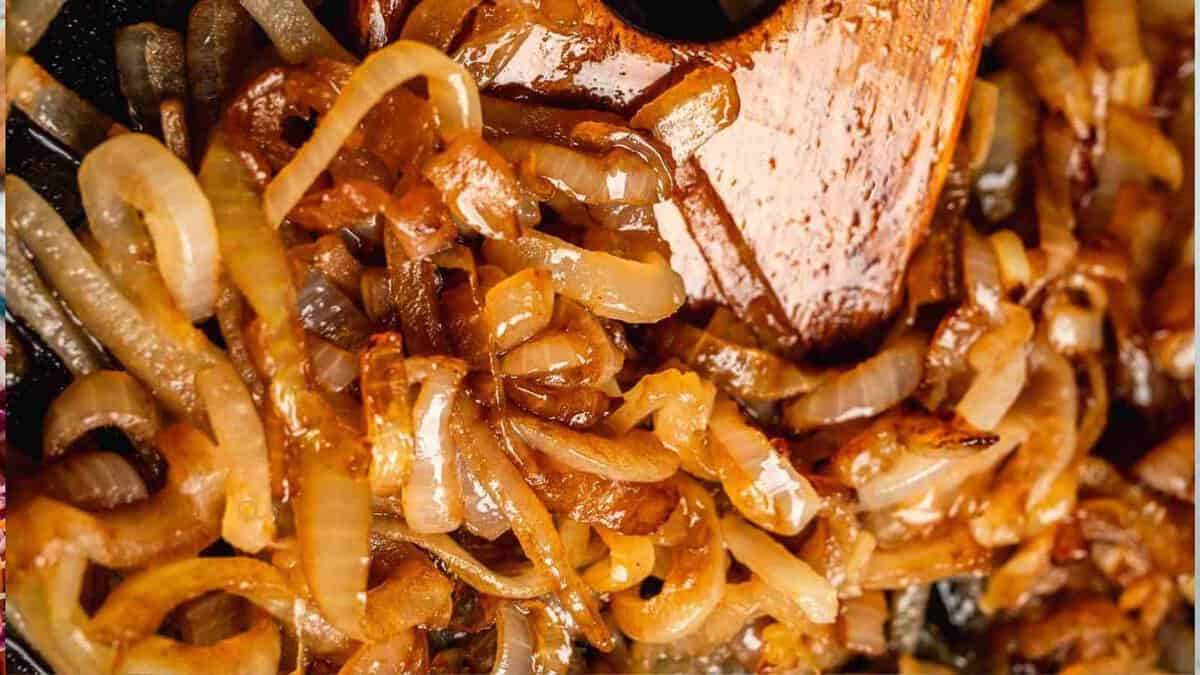 The Ultimate Guide on How to Caramelize Onions - Running to the Kitchen®