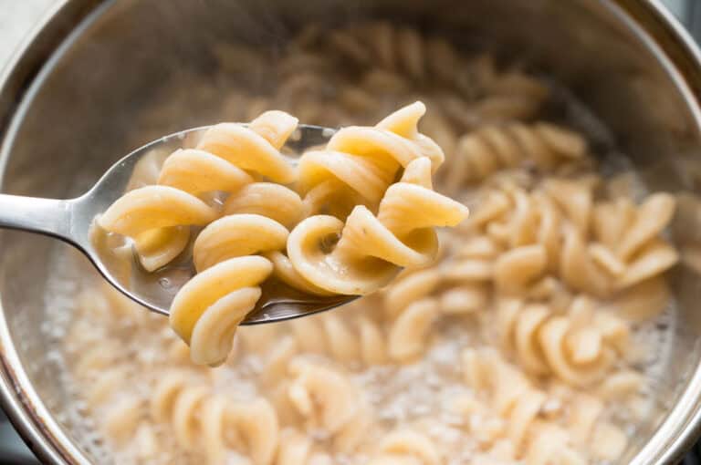 How to Use Pasta Water the Right Way in Your Cooking - Running to the ...